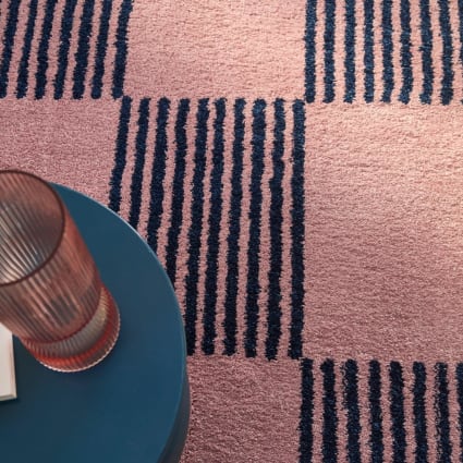 Tappeto vintage stile anni 70 scacchi a righe Blu Groovy | Maisons du Monde