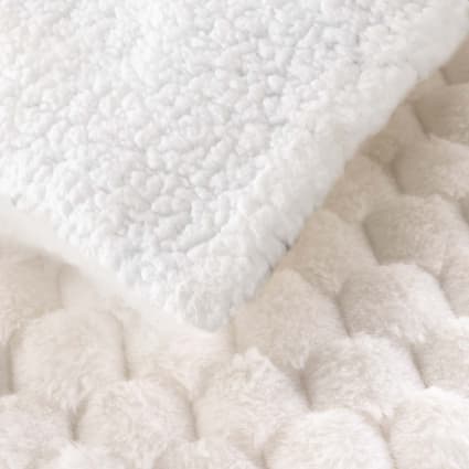 Plaid frosty imitation fourrure / sherpa naturel | Maisons du Monde