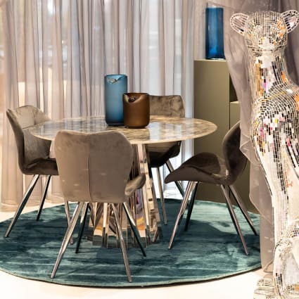 Table à manger ronde 4 personnes en marbre minéral D120 Amora | Maisons du Monde