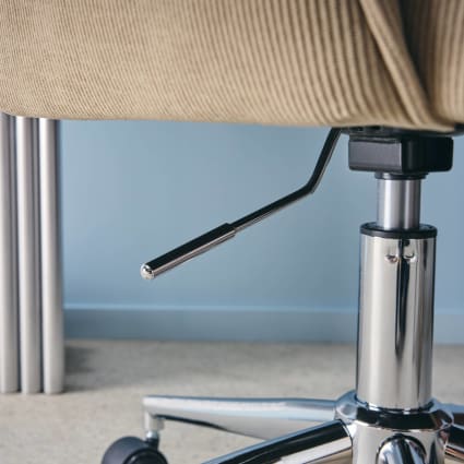 Sedia da ufficio a rotelle in velluto a coste testurizzato con base Jim ...