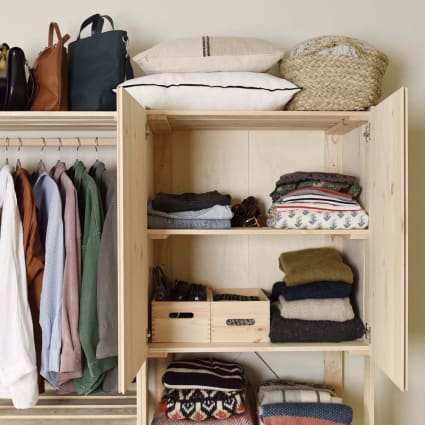 Armoire de rangement en pin massif nova 76.5 x 40.5 x 79.5 cm | Maisons du Monde