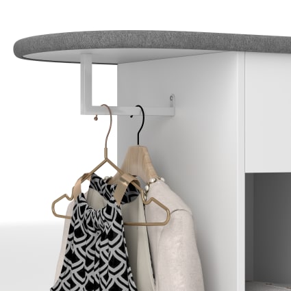 Mobile asse da stiro con ruote porta ferro e barra per abiti bianco ...