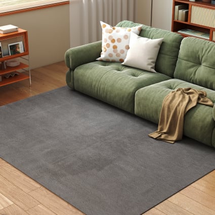 Tapis salon poils longs lavable en machine fausse fourrure gris clair ...