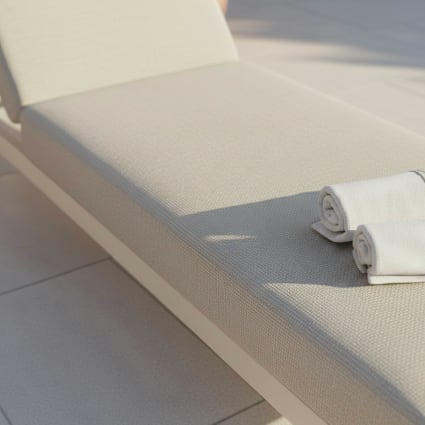 Lettino prendisole in alluminio color crema Galapagos | Maisons du Monde