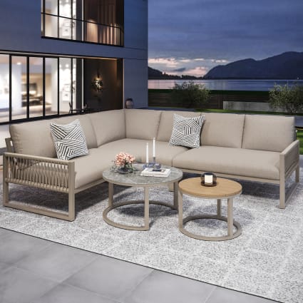 Salon de jardin d’angle avec 2 tables beige | Maisons du Monde