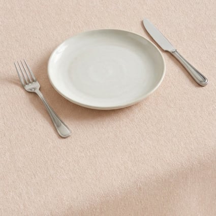 Nappe unie anti-taches texturé beige 140x140 cm Fons | Maisons du Monde