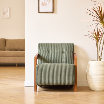 Poltrona in legno e velluto verde | Maisons du Monde