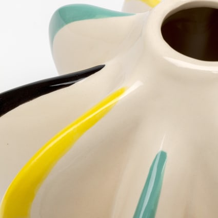 Vase en porcelaine aux accents noirs, jaunes et turquoises Harlequin ...