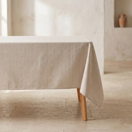 Nappe anti-taches florale texturée lin 140x200 cm Anelo | Maisons du Monde