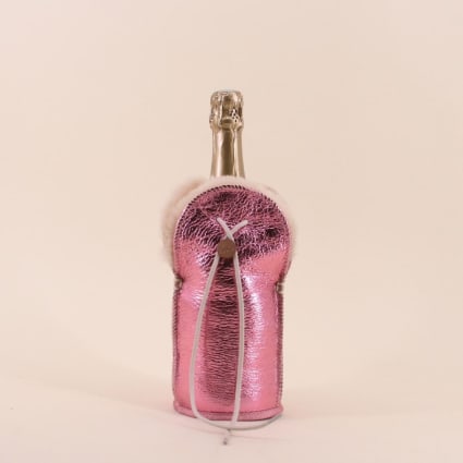 Etui bouteille champagne peau de mouton véritable rose Kywie | Maisons ...