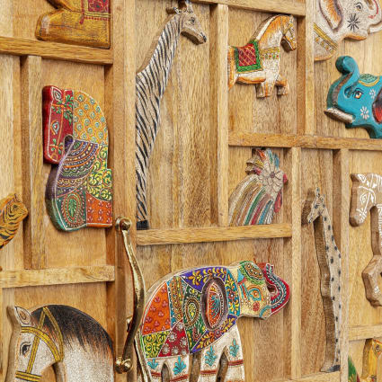 Armoire 2 portes en manguier animaux sculptés | Maisons du Monde