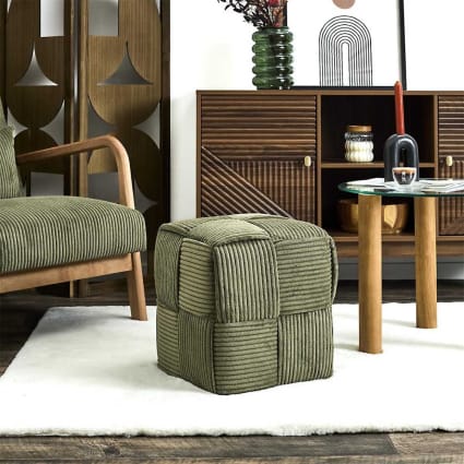 Pouf cube en velours côtelé tressé coloris vert Amory | Maisons du Monde