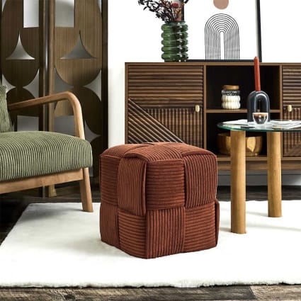 Pouf cube en velours côtelé tressé coloris terracotta Amory | Maisons ...
