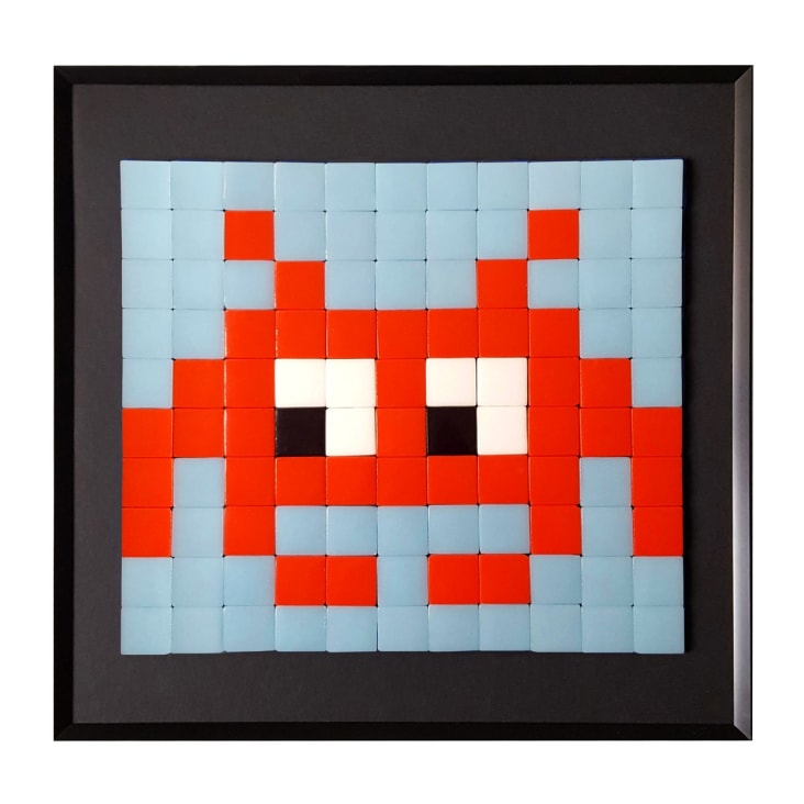 Cadre mosaïque en verre rouge 30x30cm INVADERS | Maisons du Monde