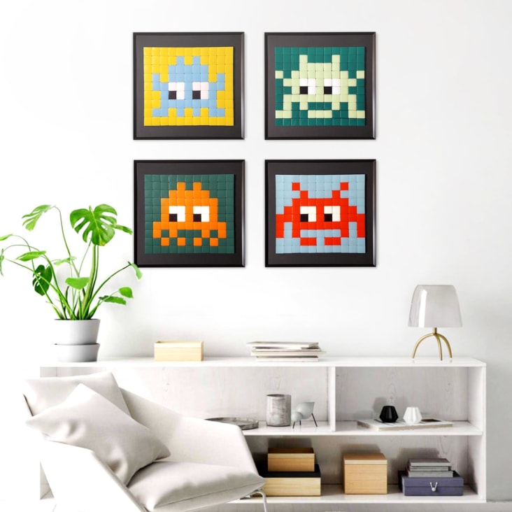 Cadre mosaïque en verre rouge 30x30cm INVADERS | Maisons du Monde