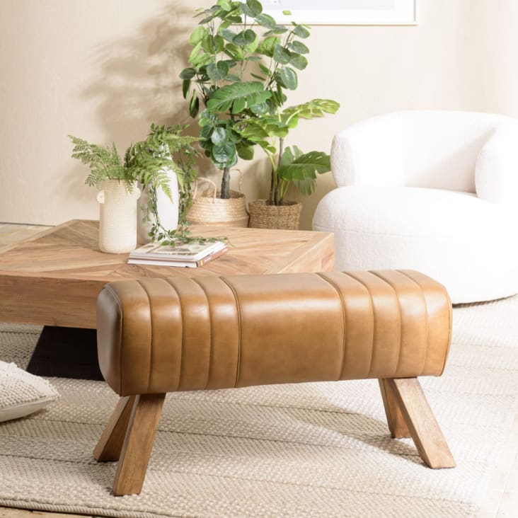 Banco de cuero marrón acolchado con patas de madera de mango Marcel ...