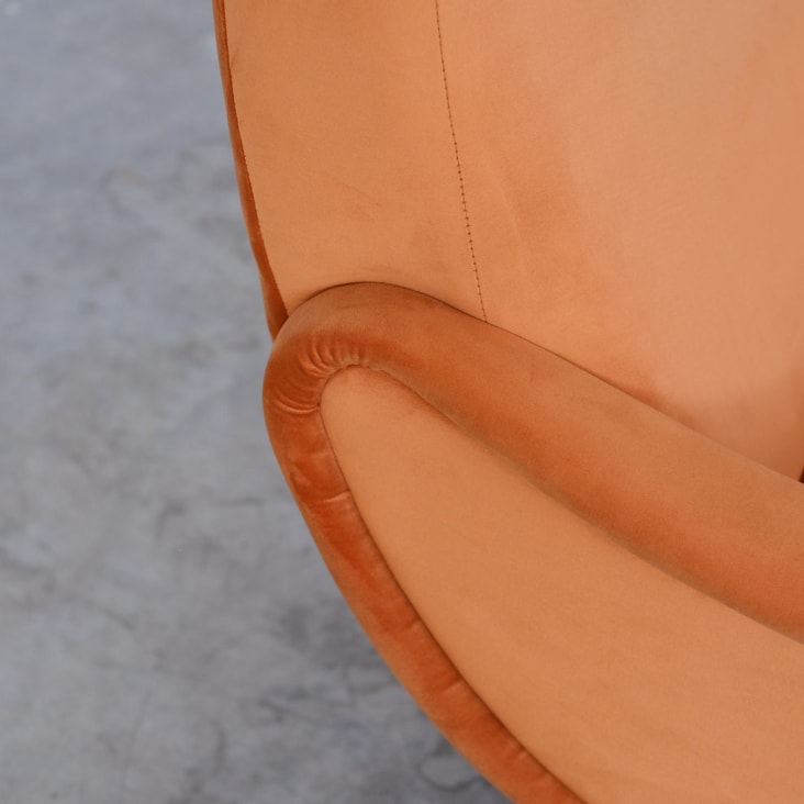 Poltrona design vintage in velluto ruggine e gambe nere ottone Miss ...