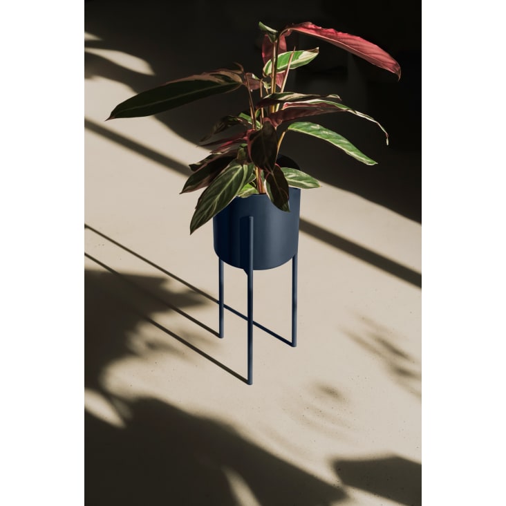 Pot de fleurs bas en acier, bleu Maki | Maisons du Monde