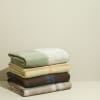 Housse de coussin jacquard uni vert 60x60 Austin | Maisons du Monde