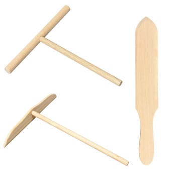 Planche à pizza en bambou avec roulette à découper | Maisons du Monde