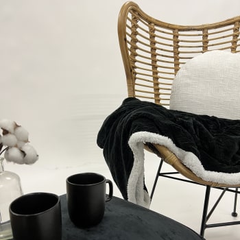 Plaid en flannelle tissé jacquard noir 230x150 Holata | Maisons du Monde