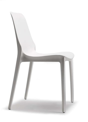 Chaise design en plastique blanc Piu | Maisons du Monde