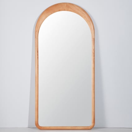 Specchio ad arco in legno di hevea 89x190 cm Mathias | Maisons du Monde
