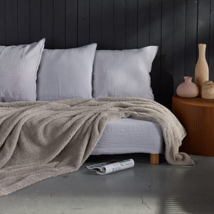 Plaid teddy 130x180cm Beige Bien au chaud | Maisons du Monde