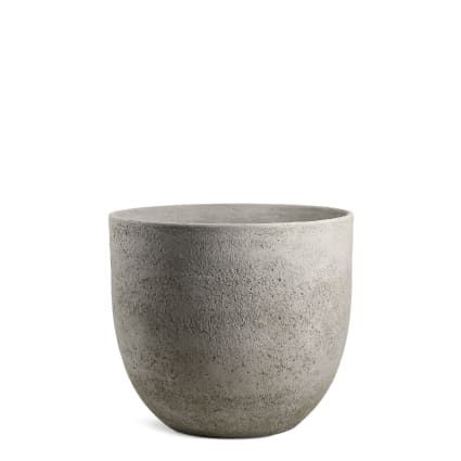 Vaso decorativo in cemento grigio chiaro antico H54 Terra | Maisons du ...