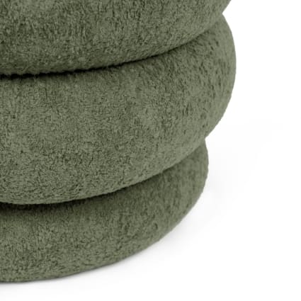 Puff redondo verde de textura suave. Greg | Maisons du Monde