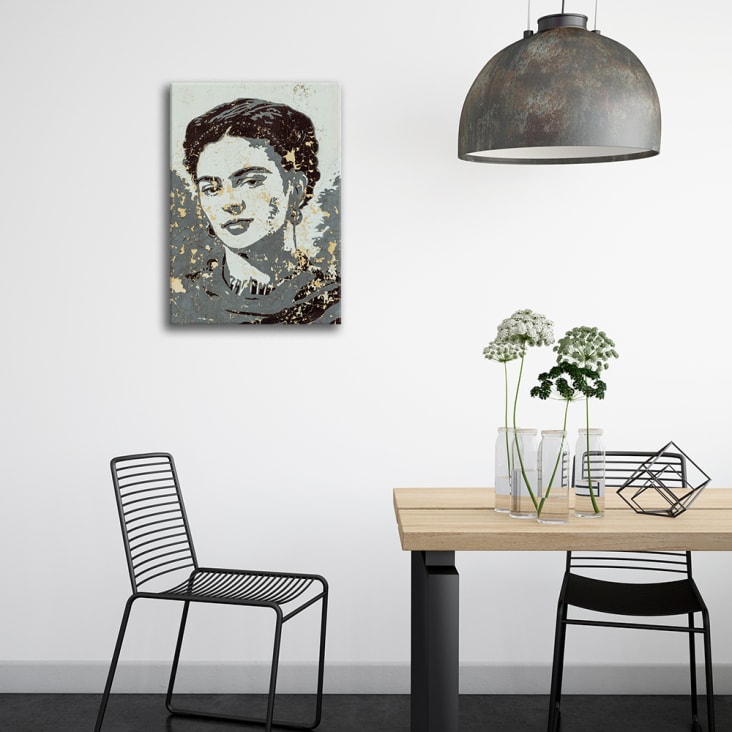 Tableau portrait de Frida Kahlo sur un mur 50x80cm | Maisons du Monde