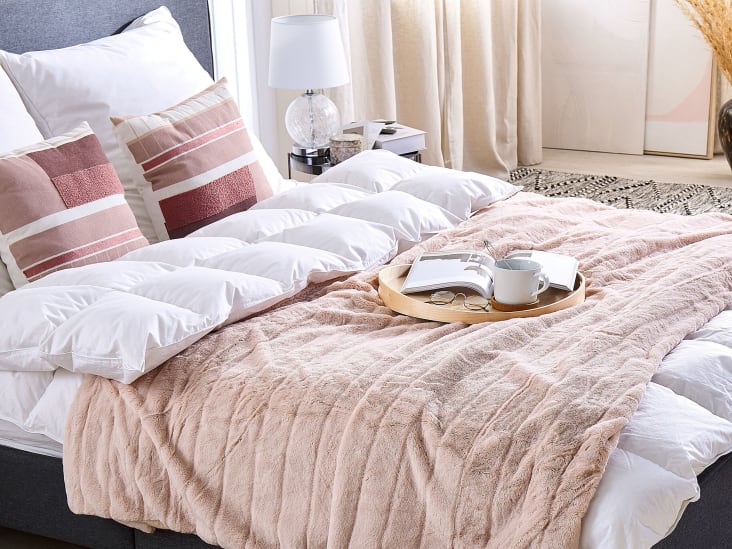 Couverture en polyester rose 220x180cm Smahra | Maisons du Monde